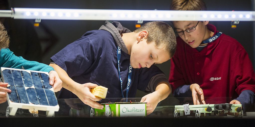 VDE-Konstrukteurspreis zum Hessen SolarCup 2014